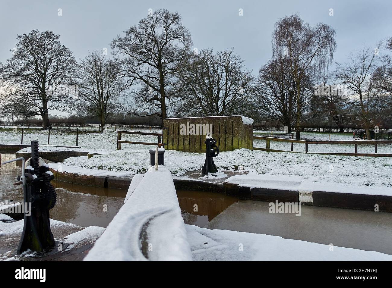 Snow shropshire union canal hi-res stock photography and images - Alamy