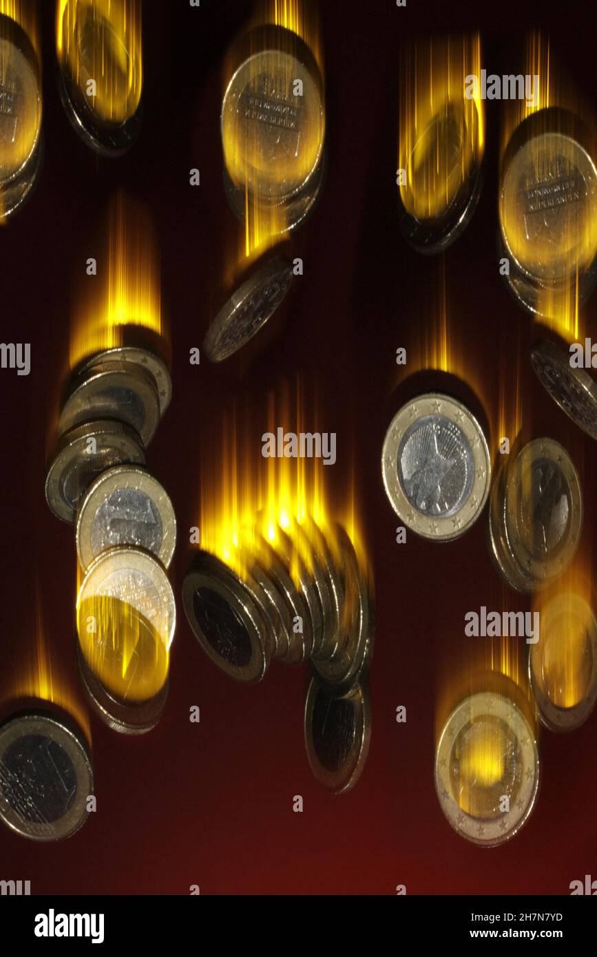 Coin drop hi-res stock photography and images - Alamy