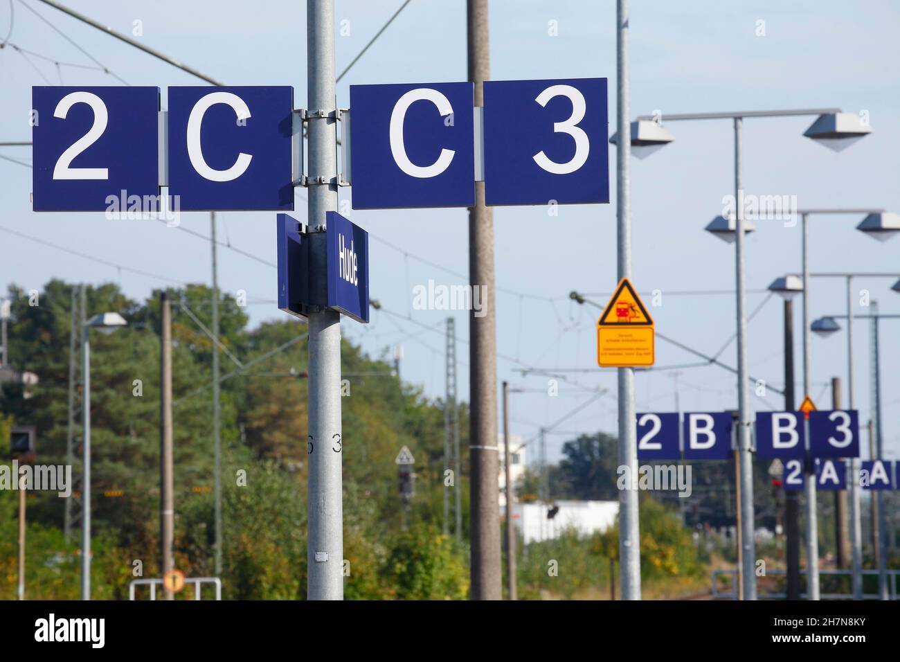 Sign on platform central hi-res stock photography and images - Alamy