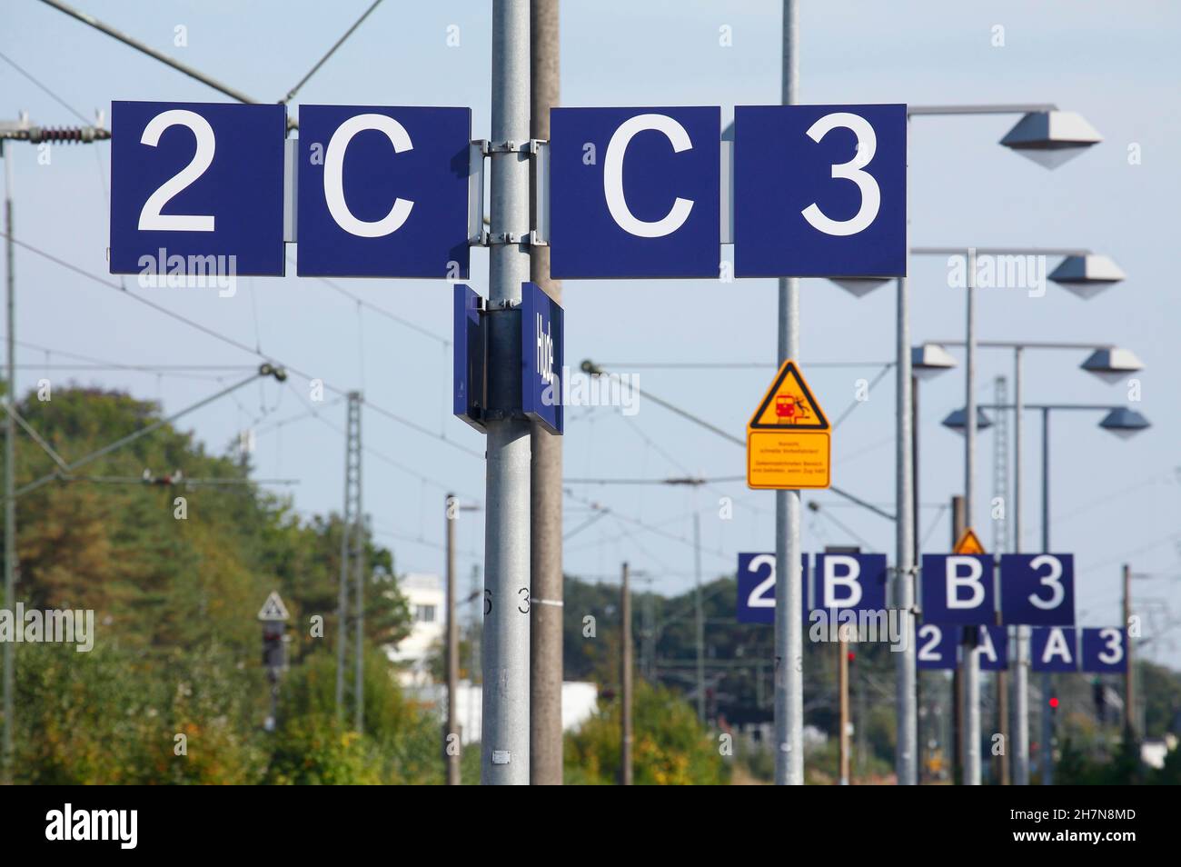 Sign on platform central hi-res stock photography and images - Alamy