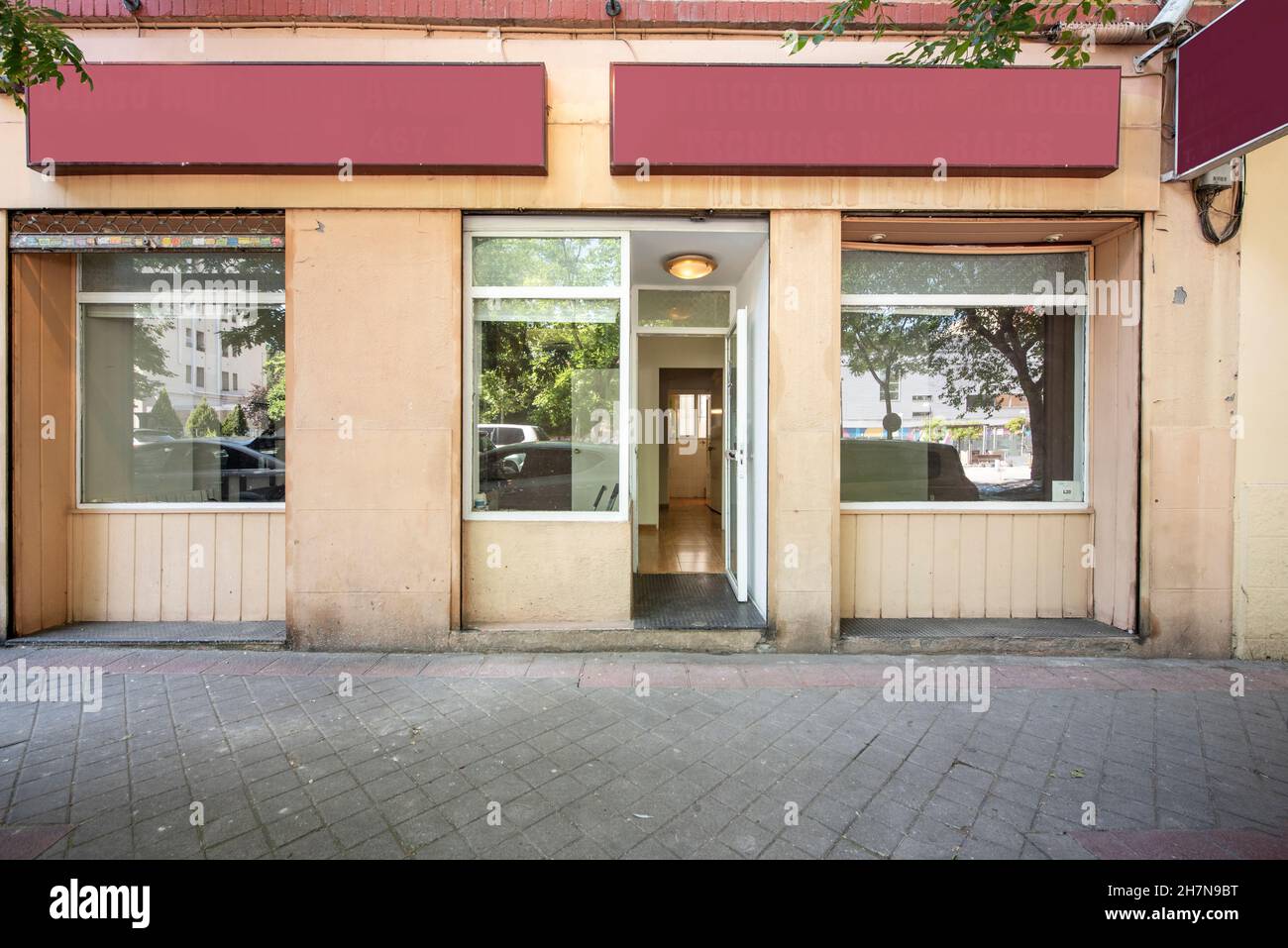 Daily life on a commercial street hi-res stock photography and images ...