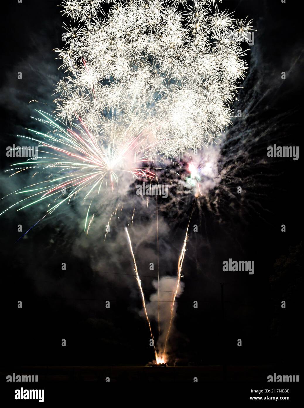 4th july fireworks shot vertical hi-res stock photography and images - Alamy
