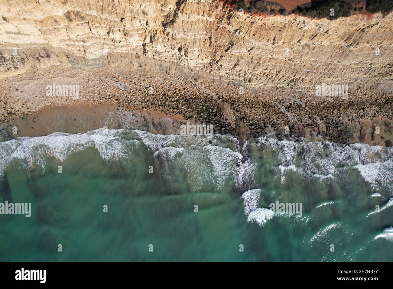 Beach and waves from top view. Turquoise water background. Summer ...