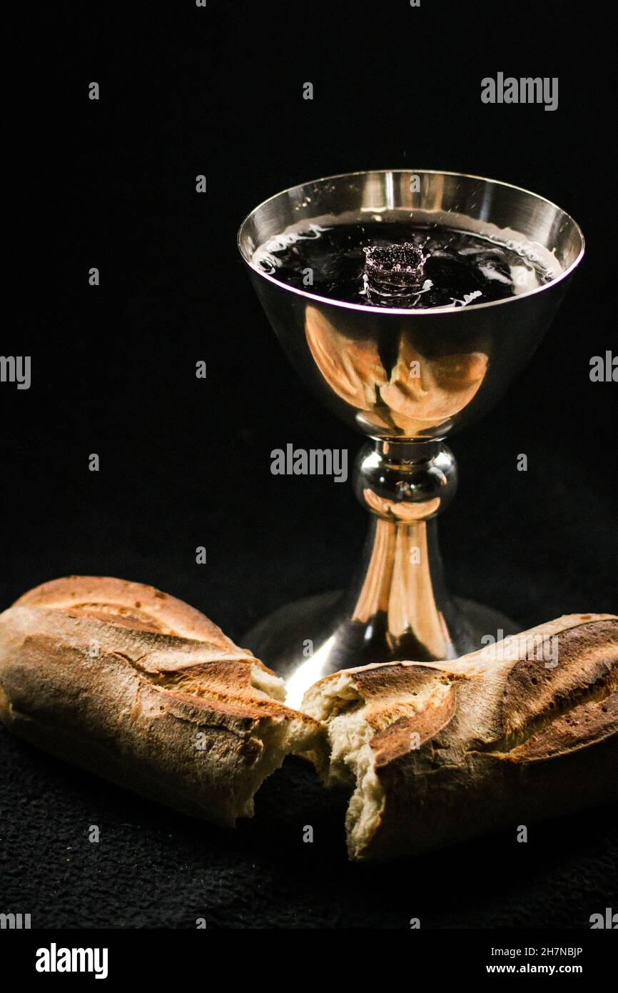 Communion wine chalice hi-res stock photography and images - Alamy