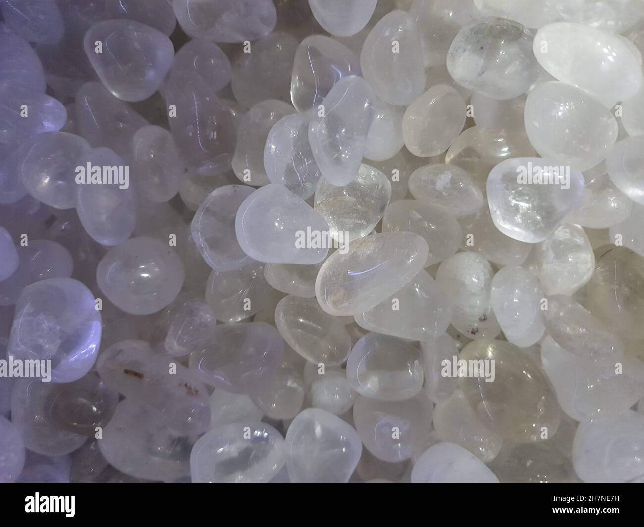 Clear white quartz close-up, full screen, top view Stock Photo - Alamy