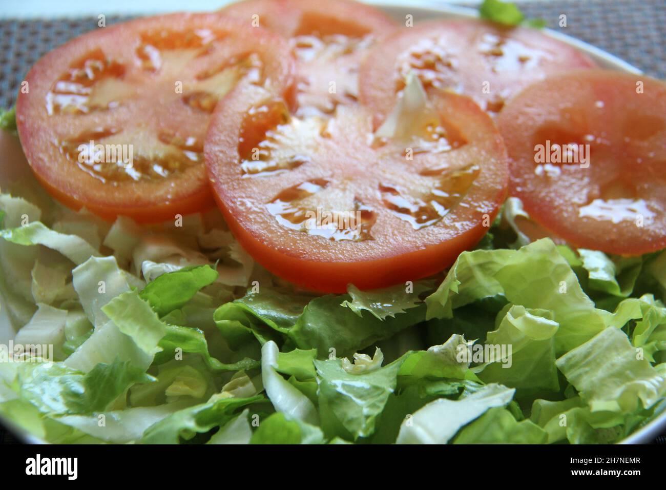 Tomato and green leafy salad, close, full screen Stock Photo - Alamy