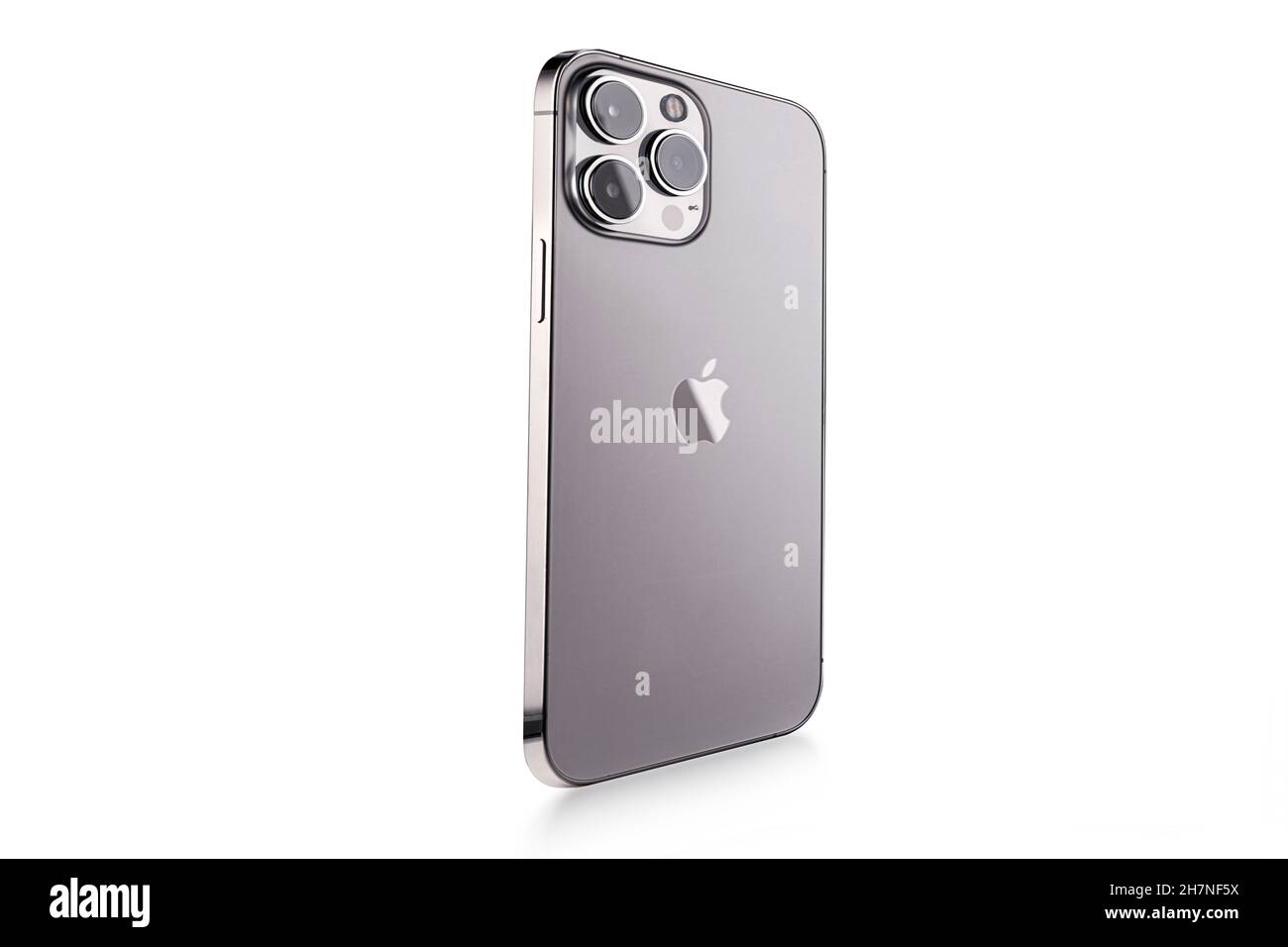 the new Iphone 13 promax with a system of three new cameras for photo ...