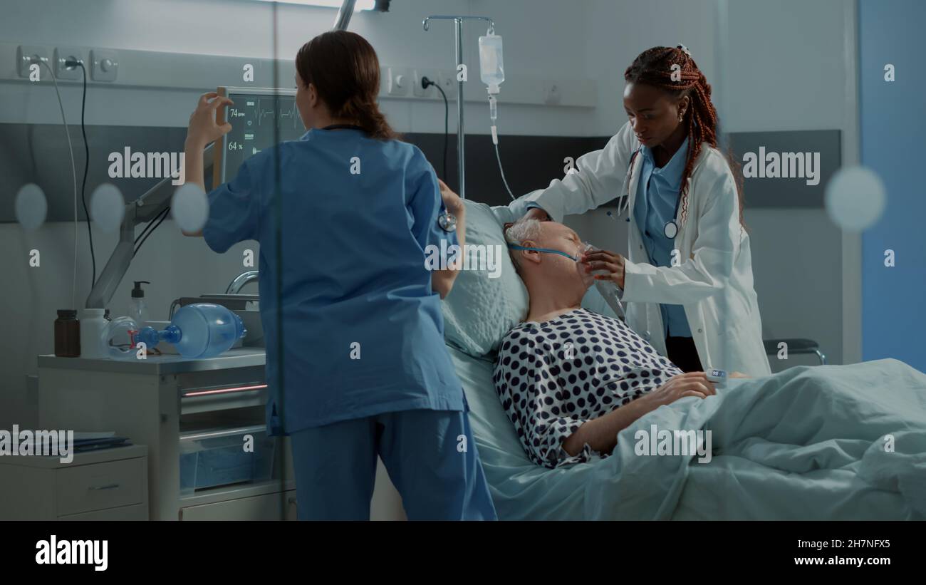 Nurse intensive care unit ethnic hi-res stock photography and images ...