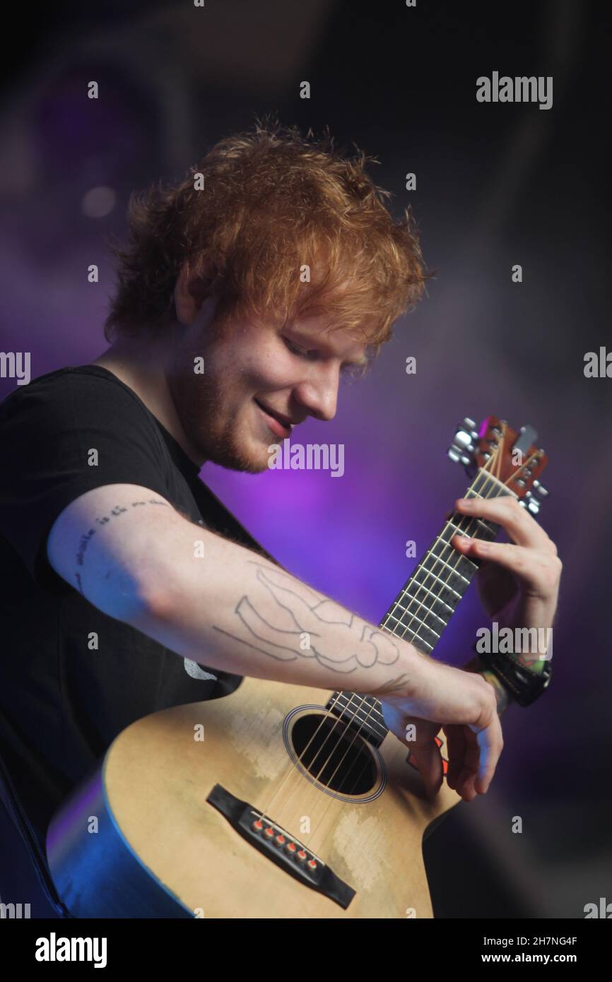 Edsheeranmusic hi-res stock photography and images - Alamy