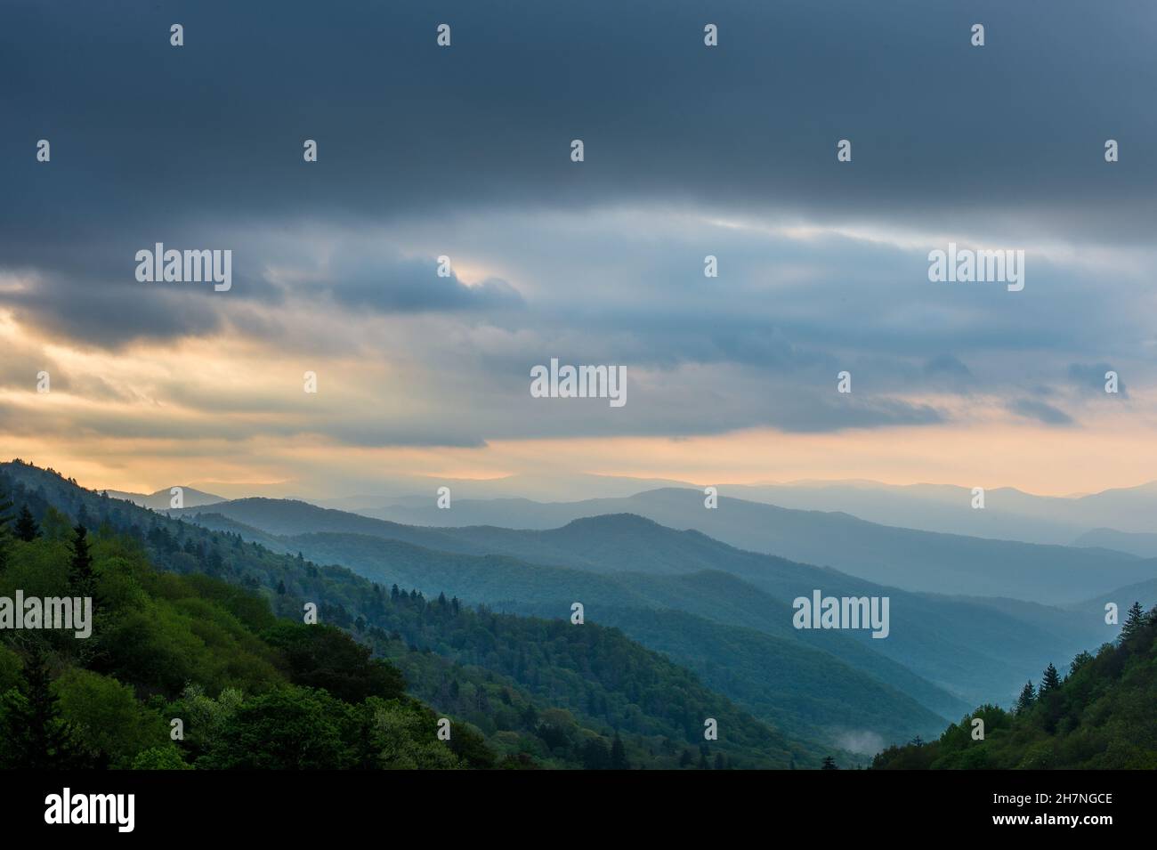 Beautiful scenery of Great Smoky Mountains National Park in Tennessee ...