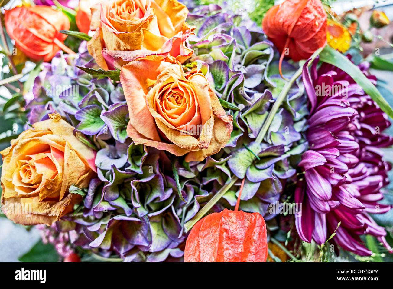 Flower bouguet in autumn; herbstlicher blumenstrauß Stock Photo - Alamy
