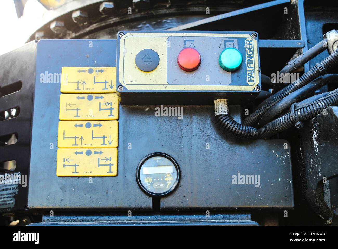 Crane operator boom mobile hi-res stock photography and images - Alamy