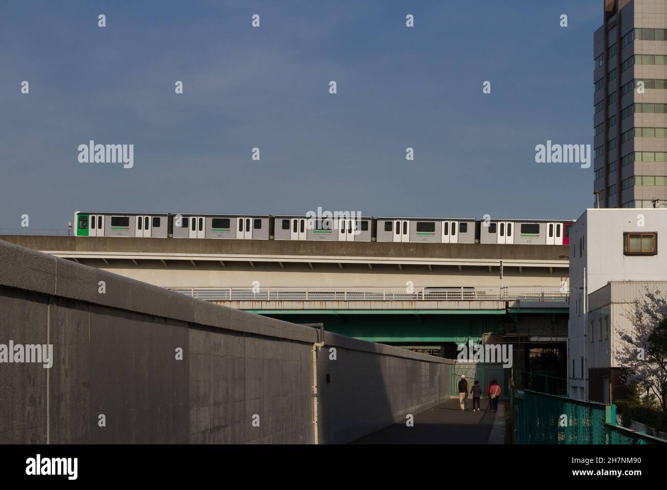 Series 330 train hi-res stock photography and images - Alamy