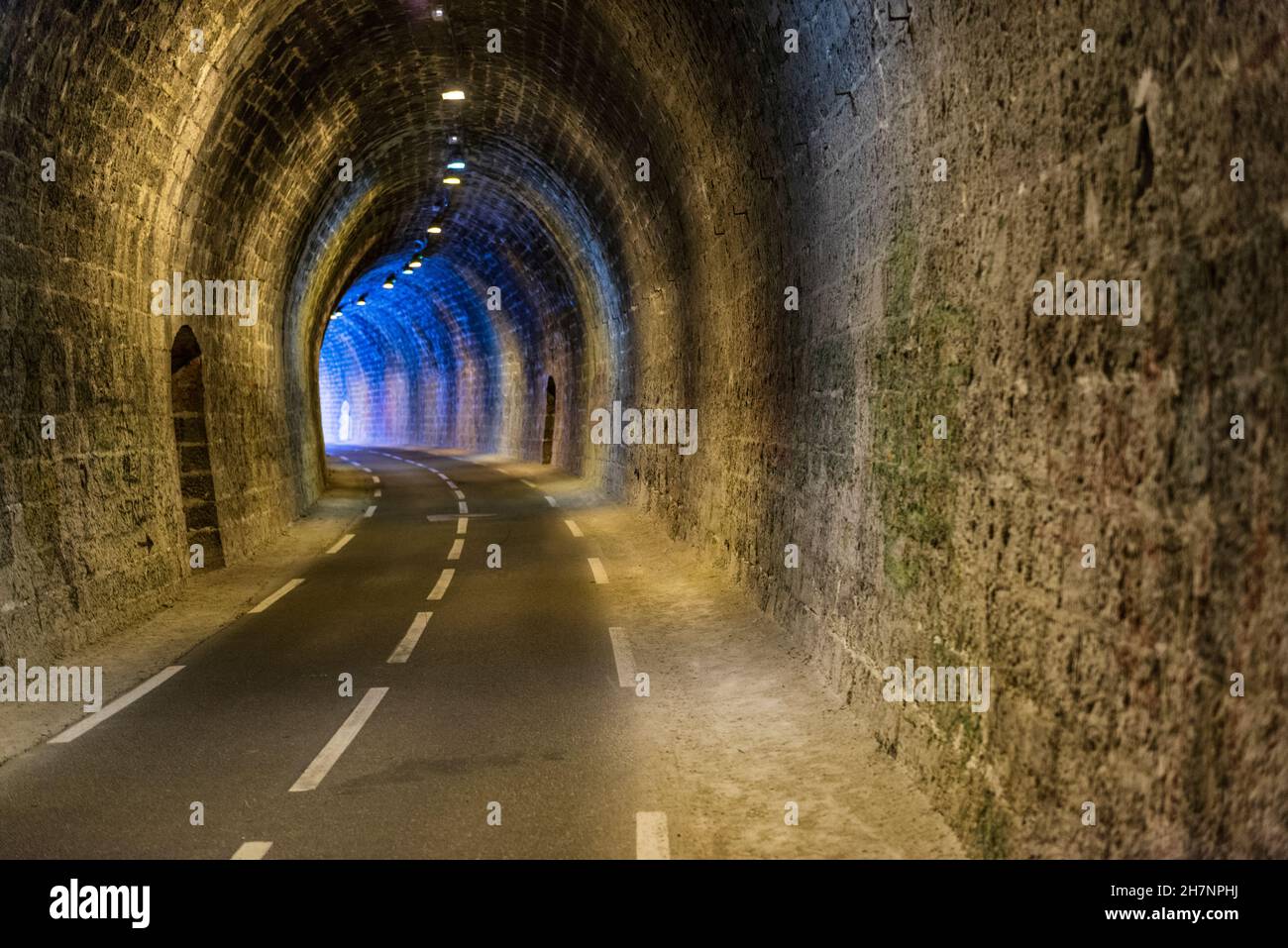 Curved tunnels hi-res stock photography and images - Alamy