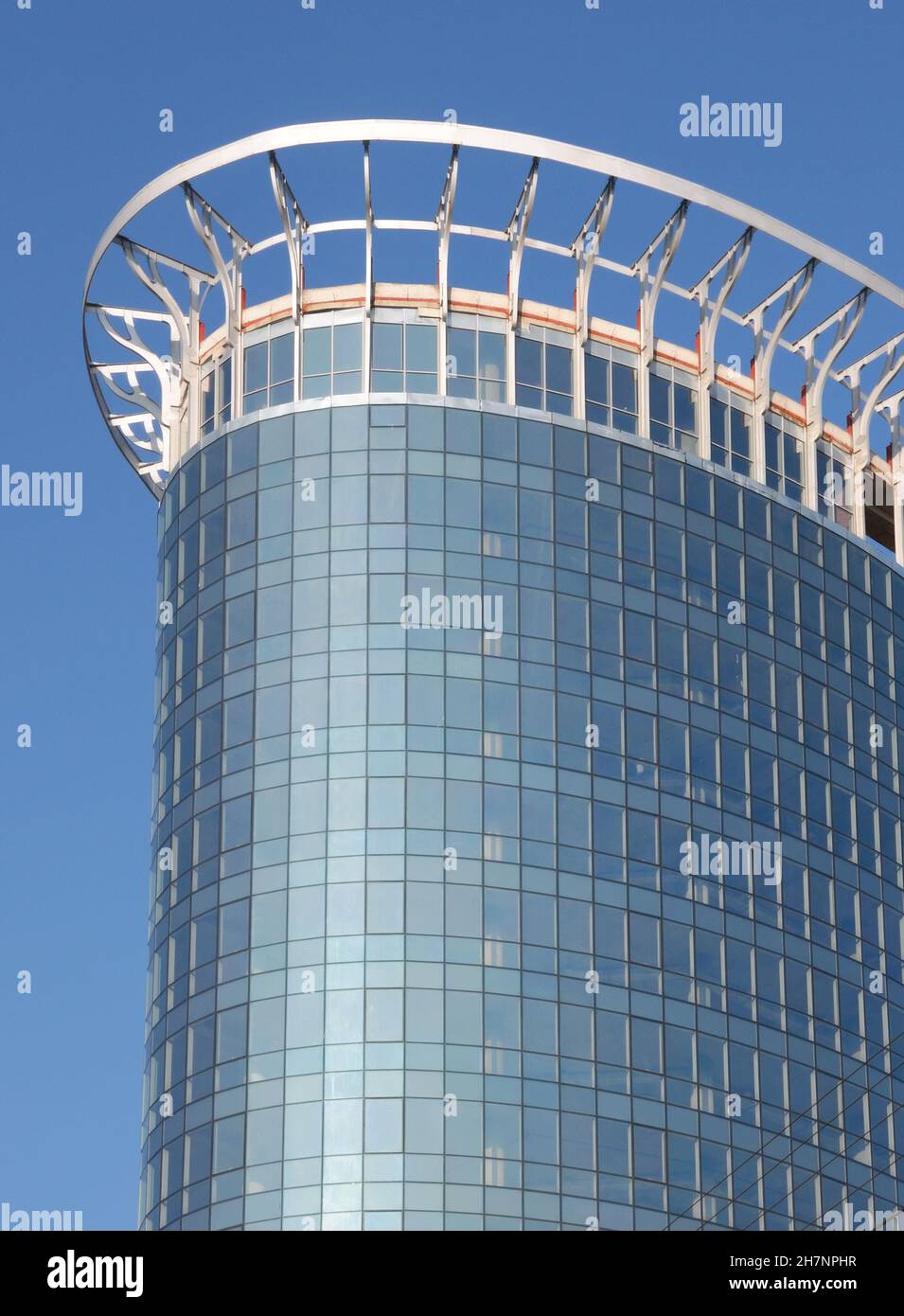 New office center building with blue sky reflecting in the glass Stock ...
