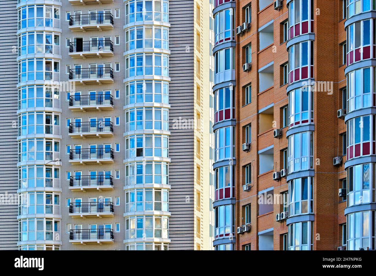 Apartments and windows hi-res stock photography and images - Alamy