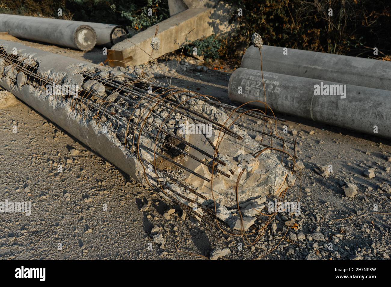 Broken bridges hi-res stock photography and images - Alamy