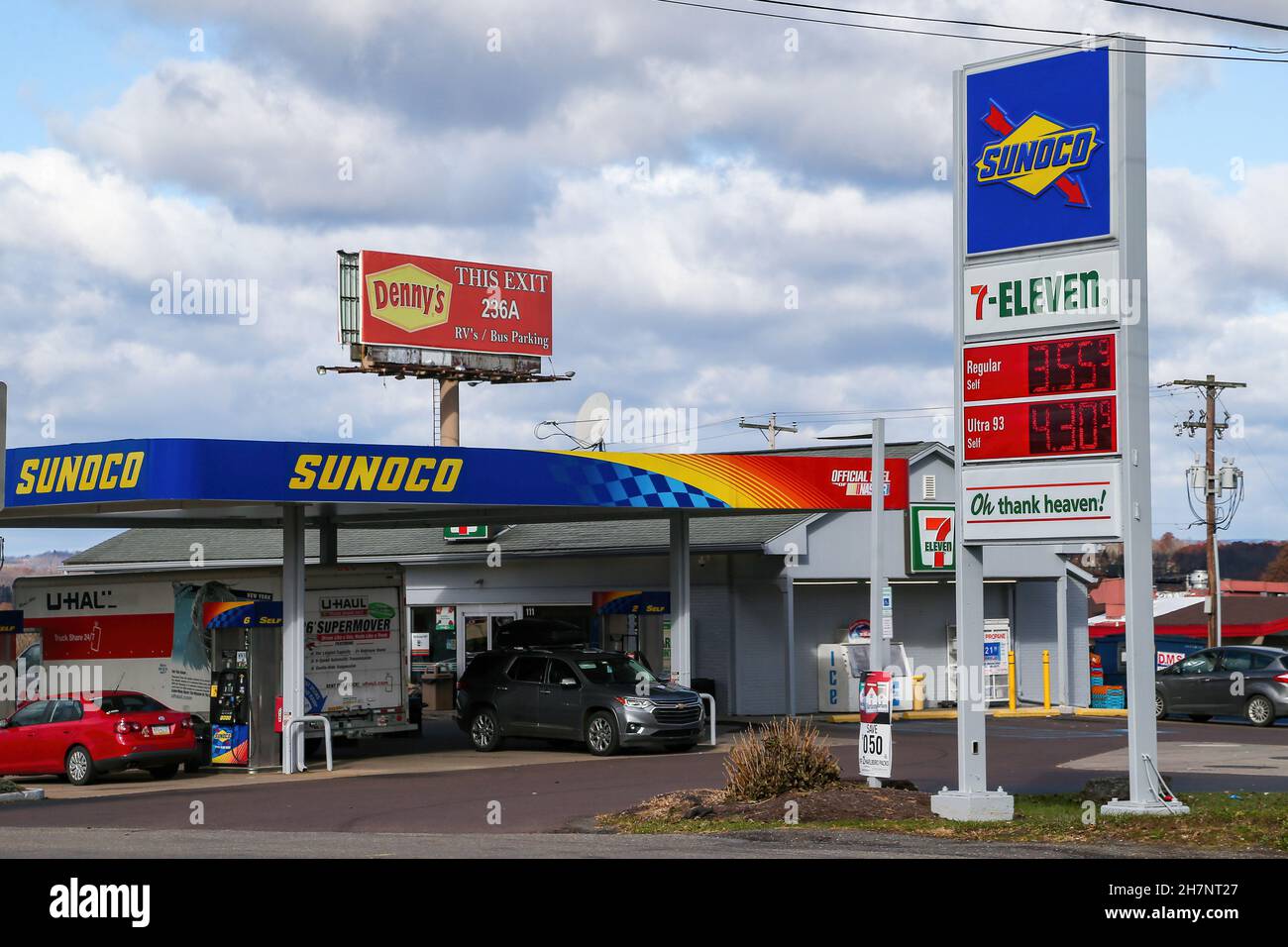 Sunoco gas station sign hi-res stock photography and images - Alamy
