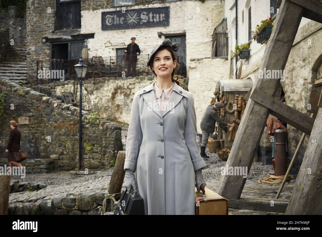 The Guernsey Literary and Potato Peel Pie Society Year : 2018 UK / USA ...