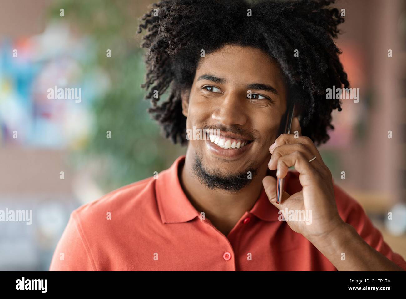 Man speaking at restaurant hi-res stock photography and images - Alamy