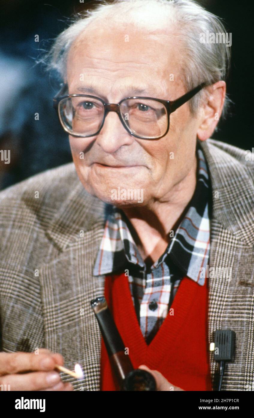 Pipe smoker television set hi-res stock photography and images - Alamy