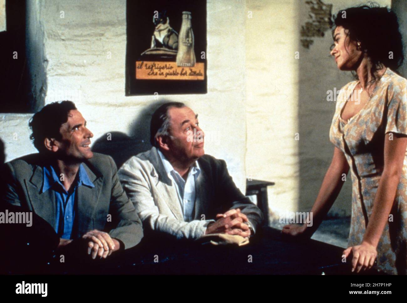 Il Postino Year: 1994 Italy Director : Michael Radford Philippe Noiret ...