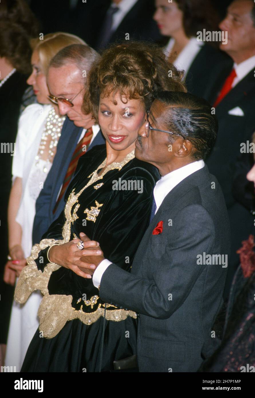 Gala at the Opéra Garnier in Paris. Guests arriving at the Palais ...