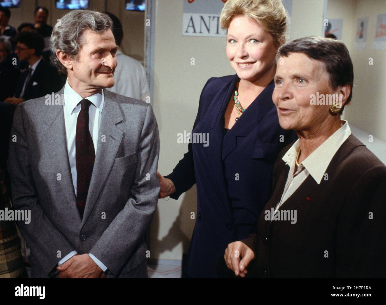 Professor Léon Schwartzenberg on the set of the political TV show "L ...