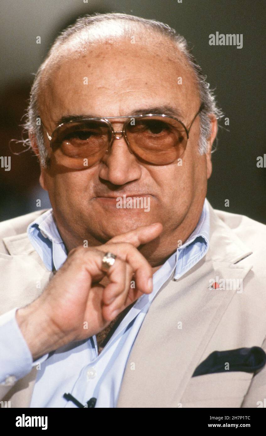 Portrait of French director Henri Verneuil in 1990 Stock Photo - Alamy