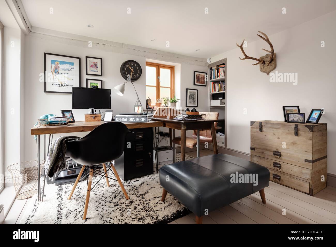 Furniture study cottage hi-res stock photography and images - Alamy