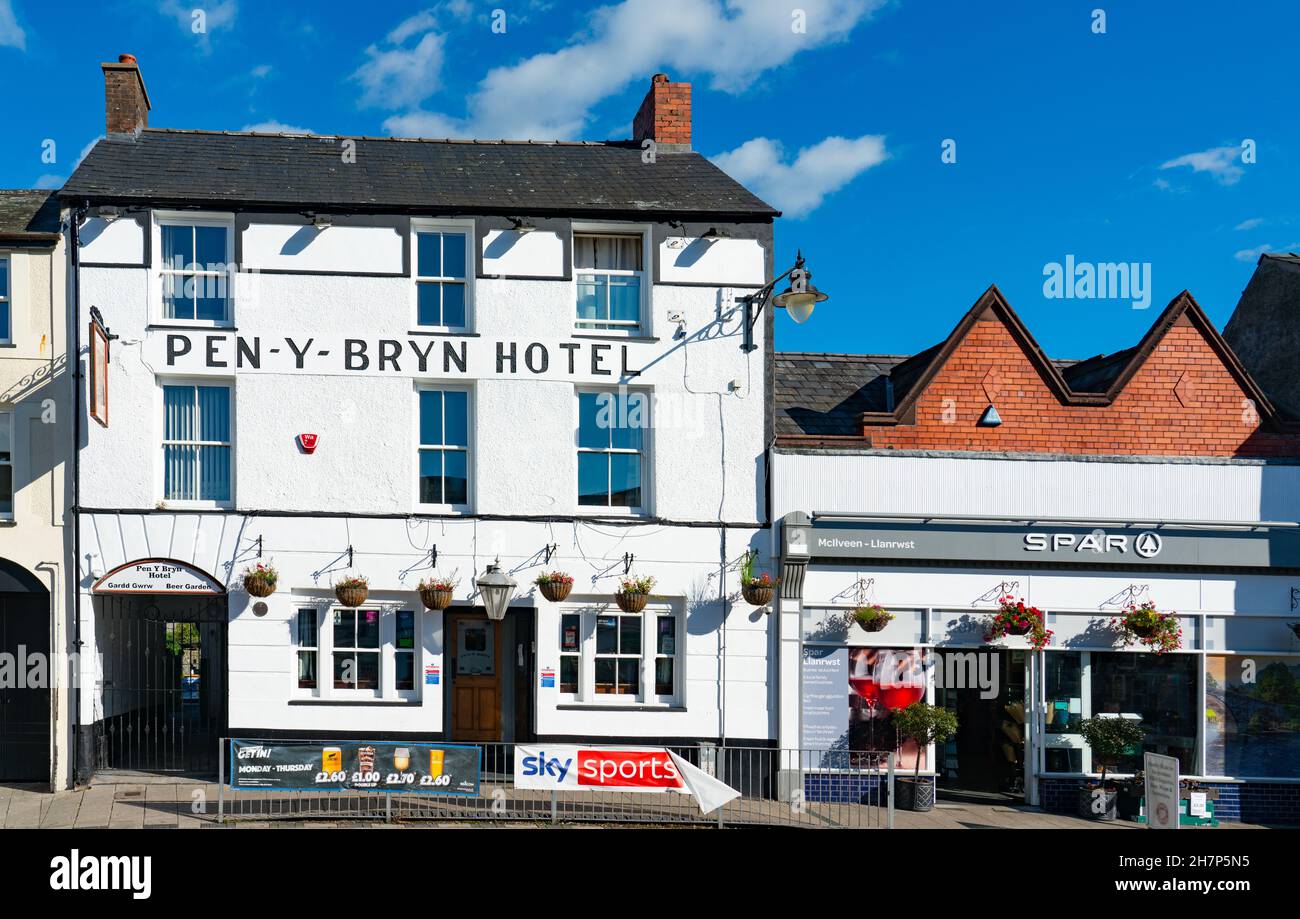 17th century coaching inn hi-res stock photography and images - Alamy