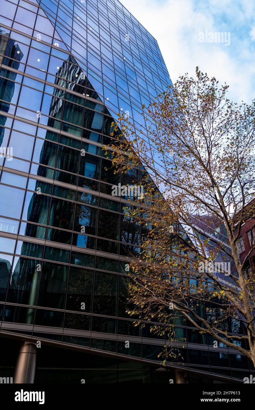 Asymmetric building hi-res stock photography and images - Alamy