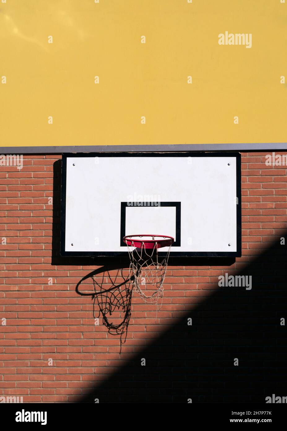 Broken net hi-res stock photography and images - Alamy