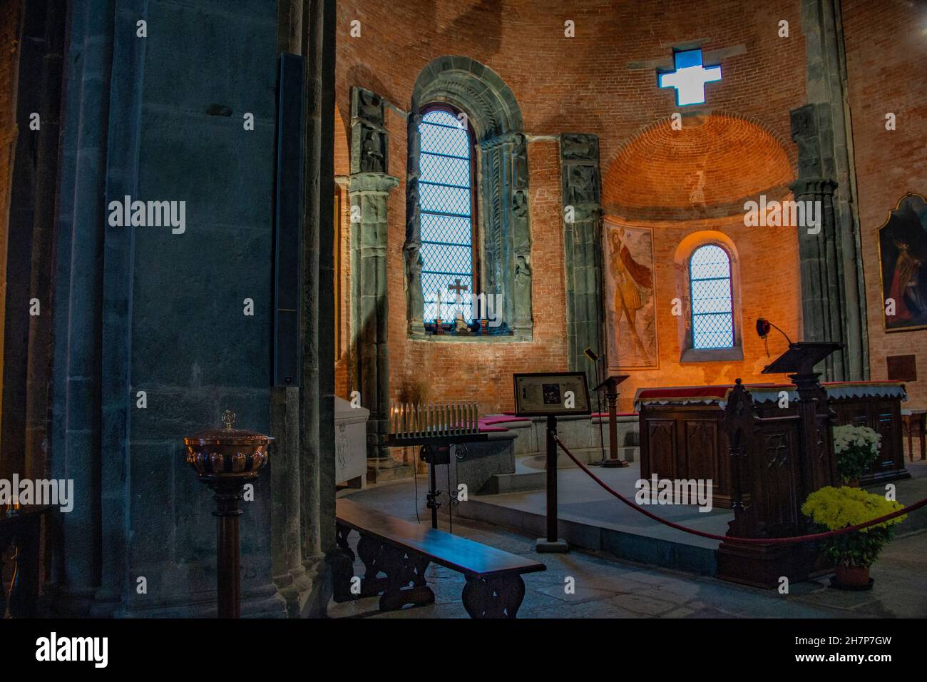 Gothic romanesque hi-res stock photography and images - Alamy