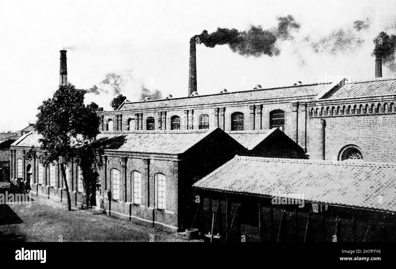 Japan factory old hi-res stock photography and images - Alamy