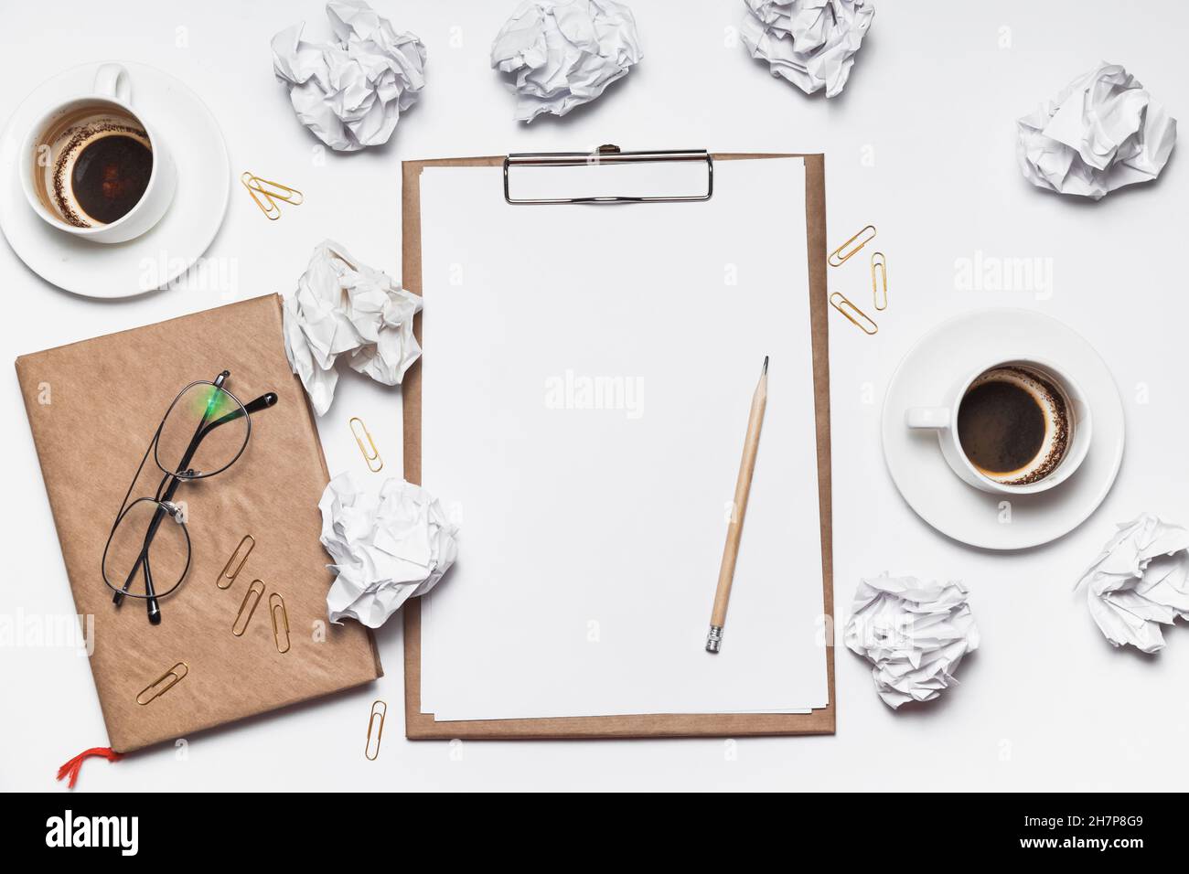 Papers scattered hi-res stock photography and images - Alamy