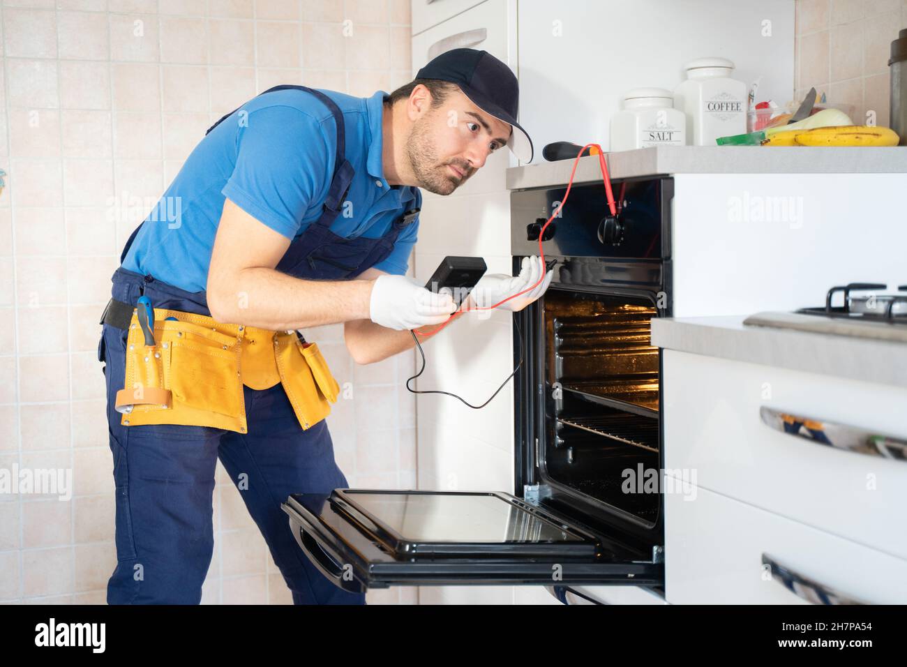 Broken oven hi-res stock photography and images - Alamy