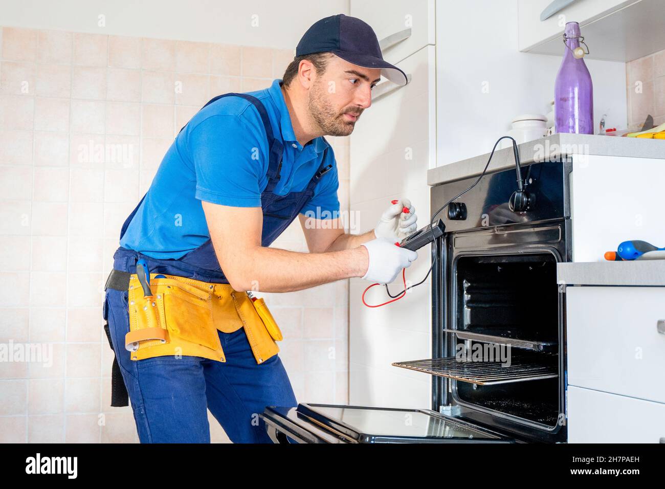 Kitchen maintenance hi-res stock photography and images - Alamy