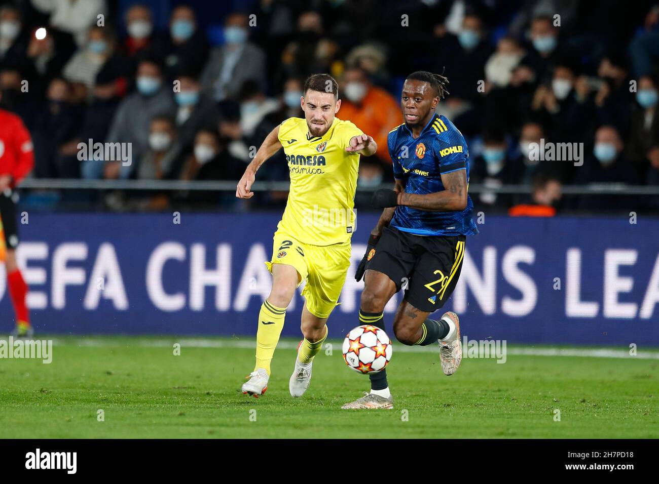Vila-Real, Spain. 23rd Nov, 2021. (L-R) Moi Gomez (Villarreal), Aaron ...