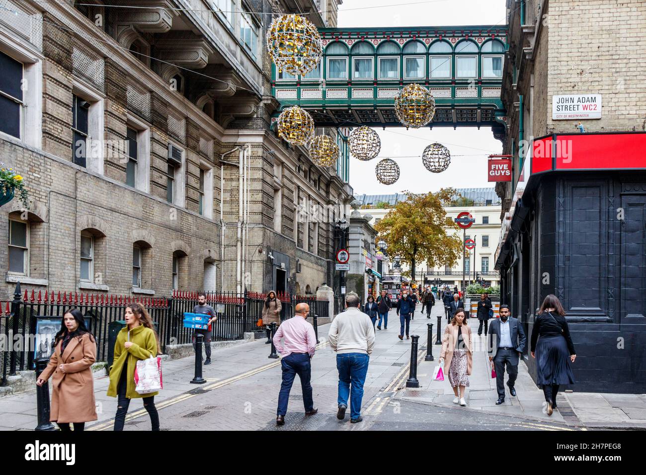 Charing cross pedestrian road bridge hi-res stock photography and ...
