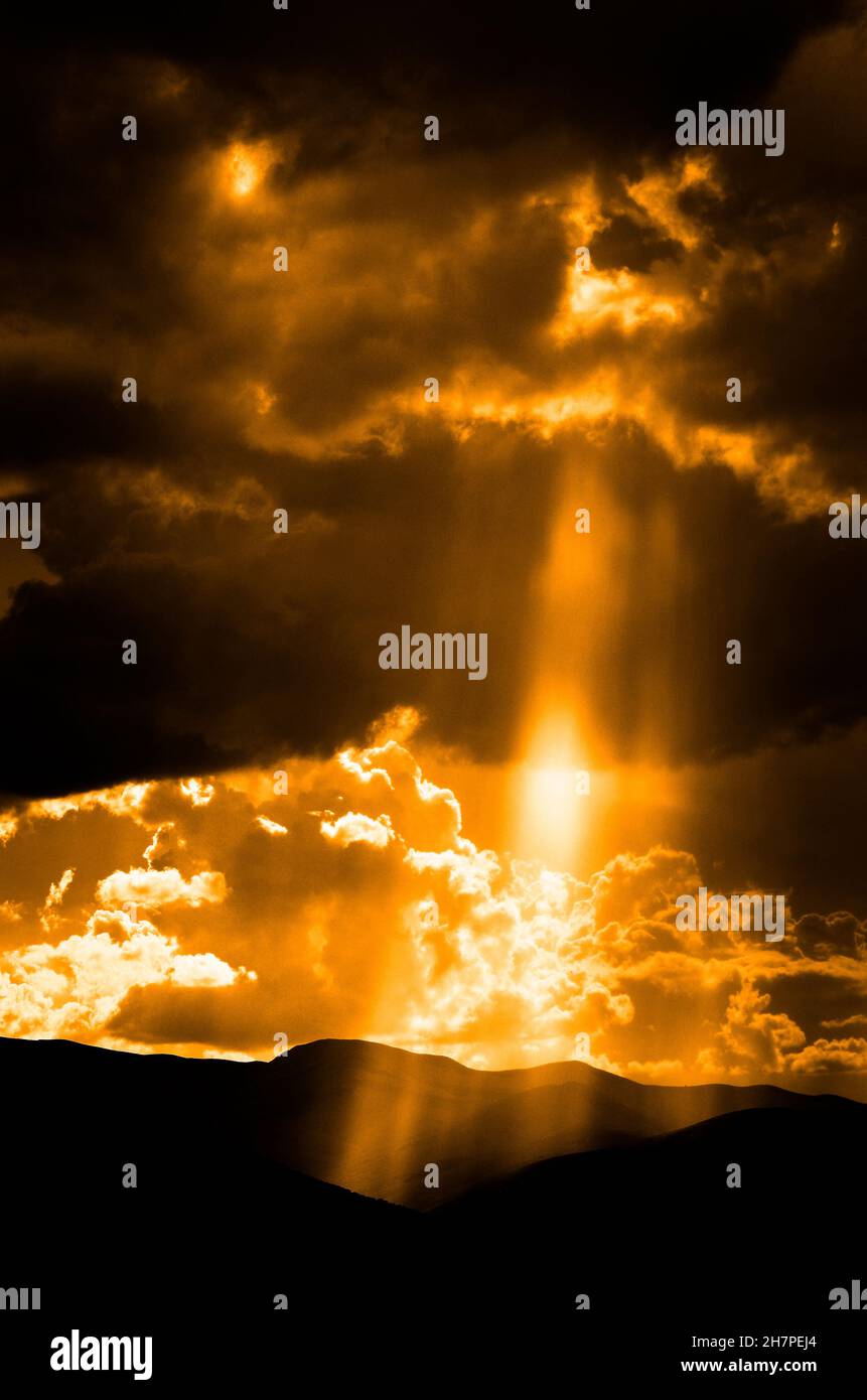 Sun rays in clouds hi-res stock photography and images - Alamy