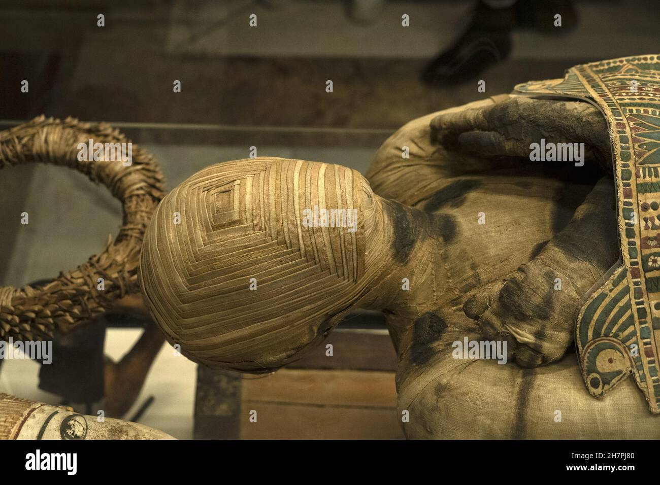 Egyptian mummy close up detail Stock Photo - Alamy