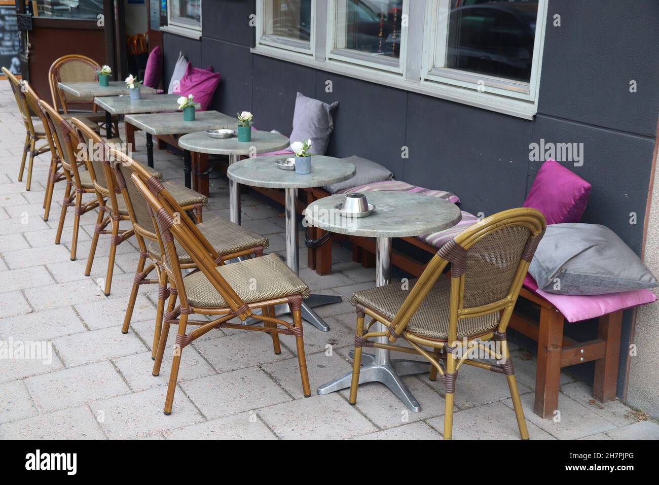 Sidewalk cafe. Outdoor cafe tables in Stockholm city, Sweden Stock ...