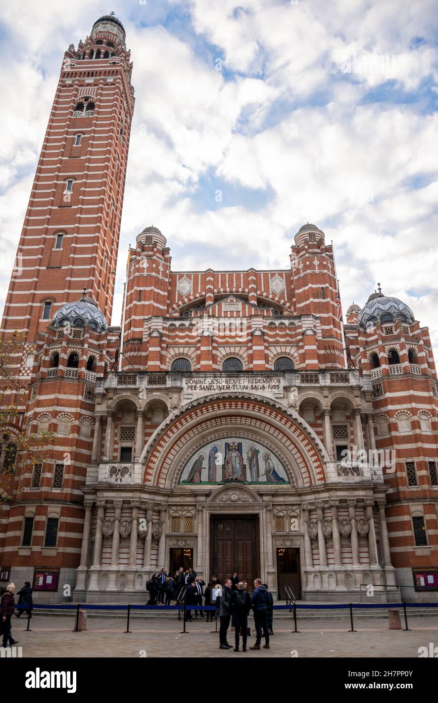 Catholic funeral hi-res stock photography and images - Alamy