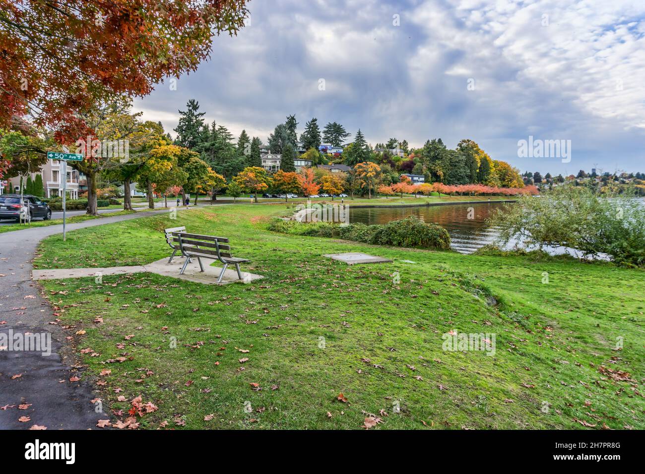 Autumn trees line the shore of Lake Washington in Seattle Stock Photo ...