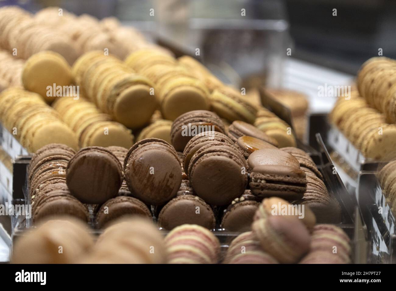 assorted macaroon sweet pastry in a store display Stock Photo - Alamy