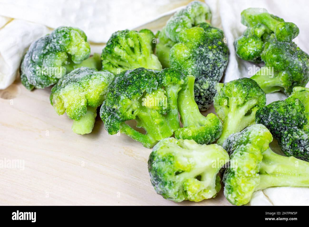 Pile fresh green broccoli hi-res stock photography and images - Alamy