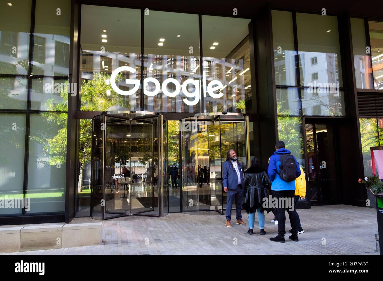 Google uk headquarters london hi-res stock photography and images - Alamy