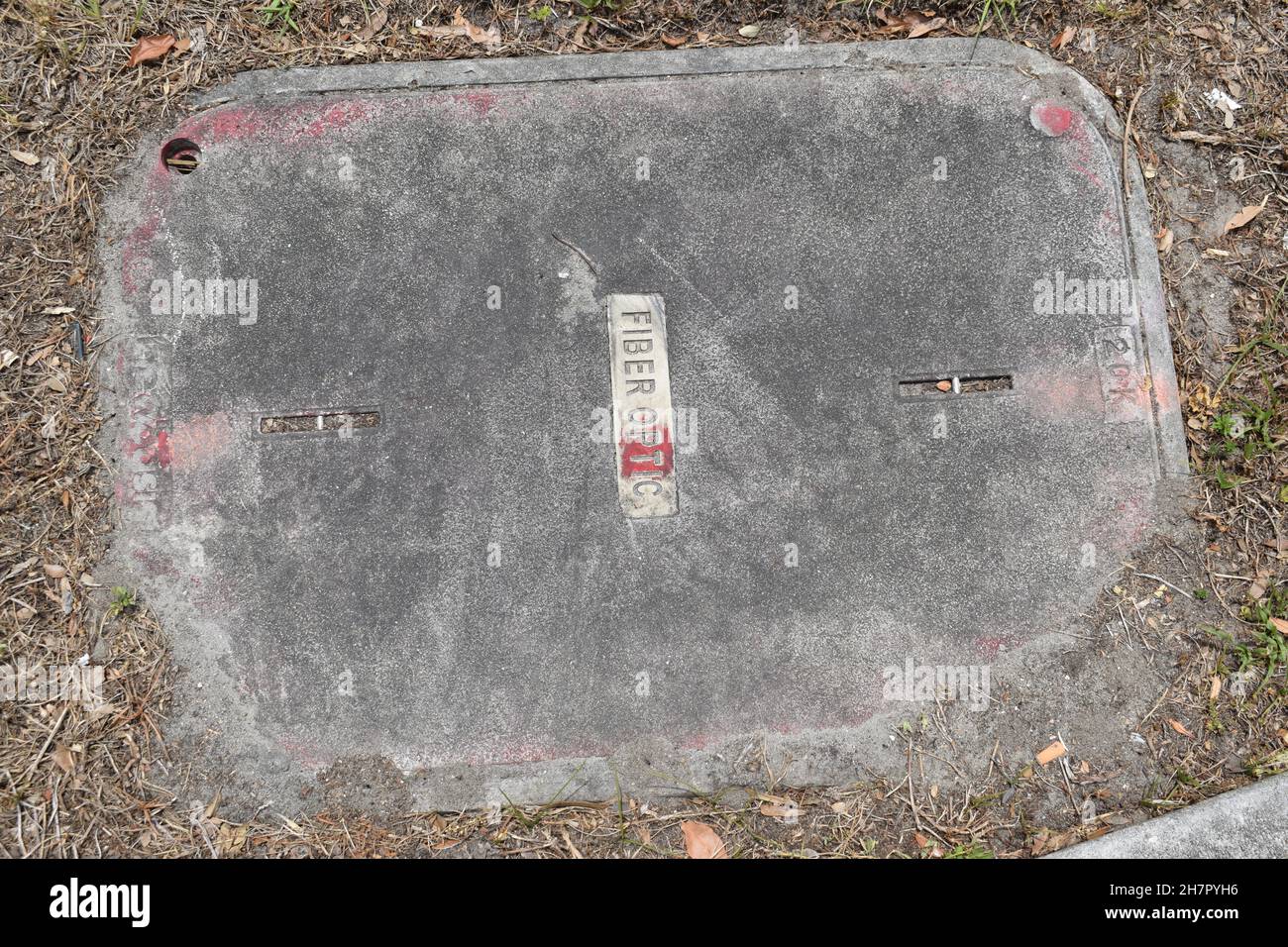 Cable manhole hi-res stock photography and images - Alamy