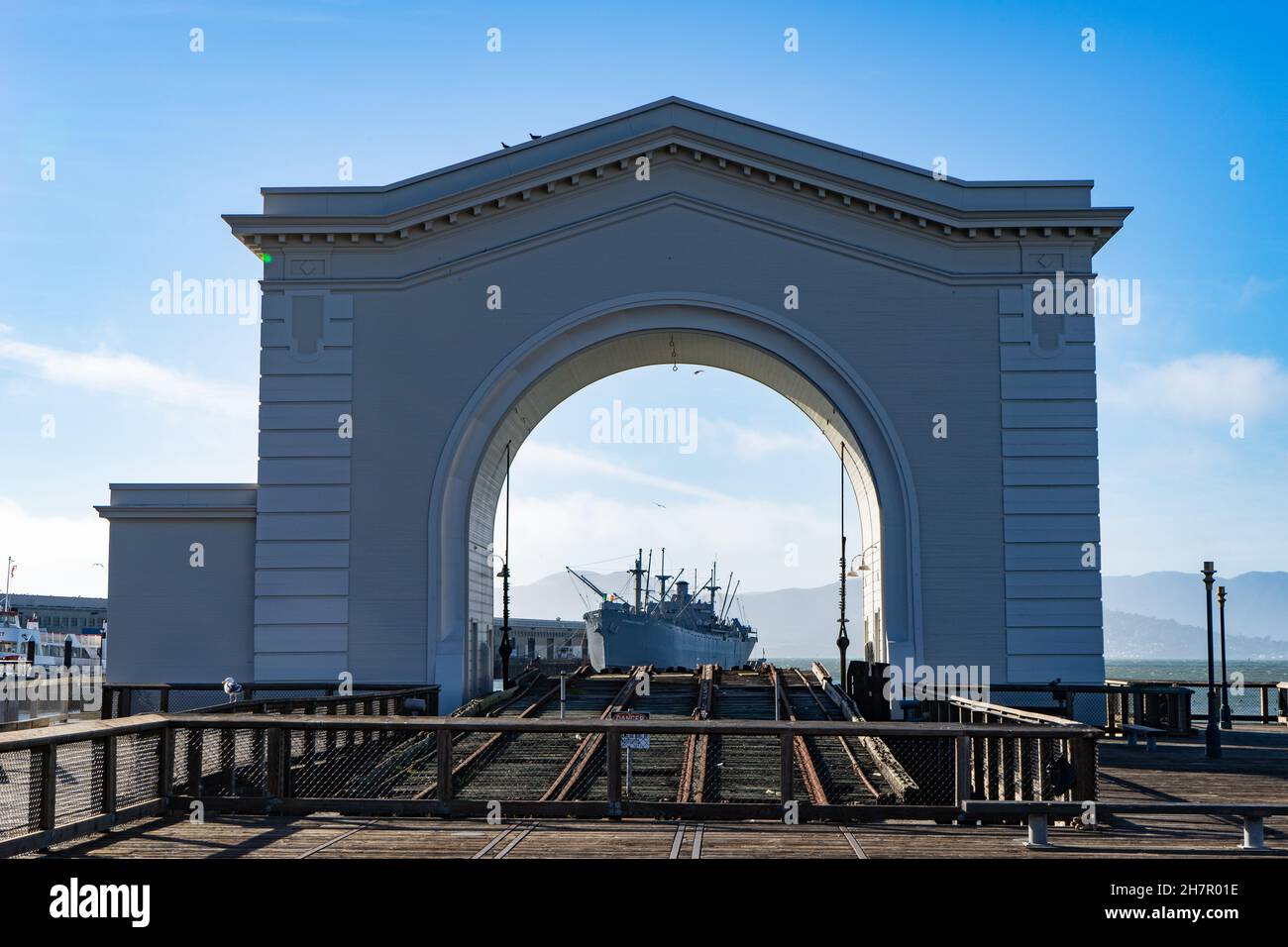 Pier 43 ferry arch hi-res stock photography and images - Alamy